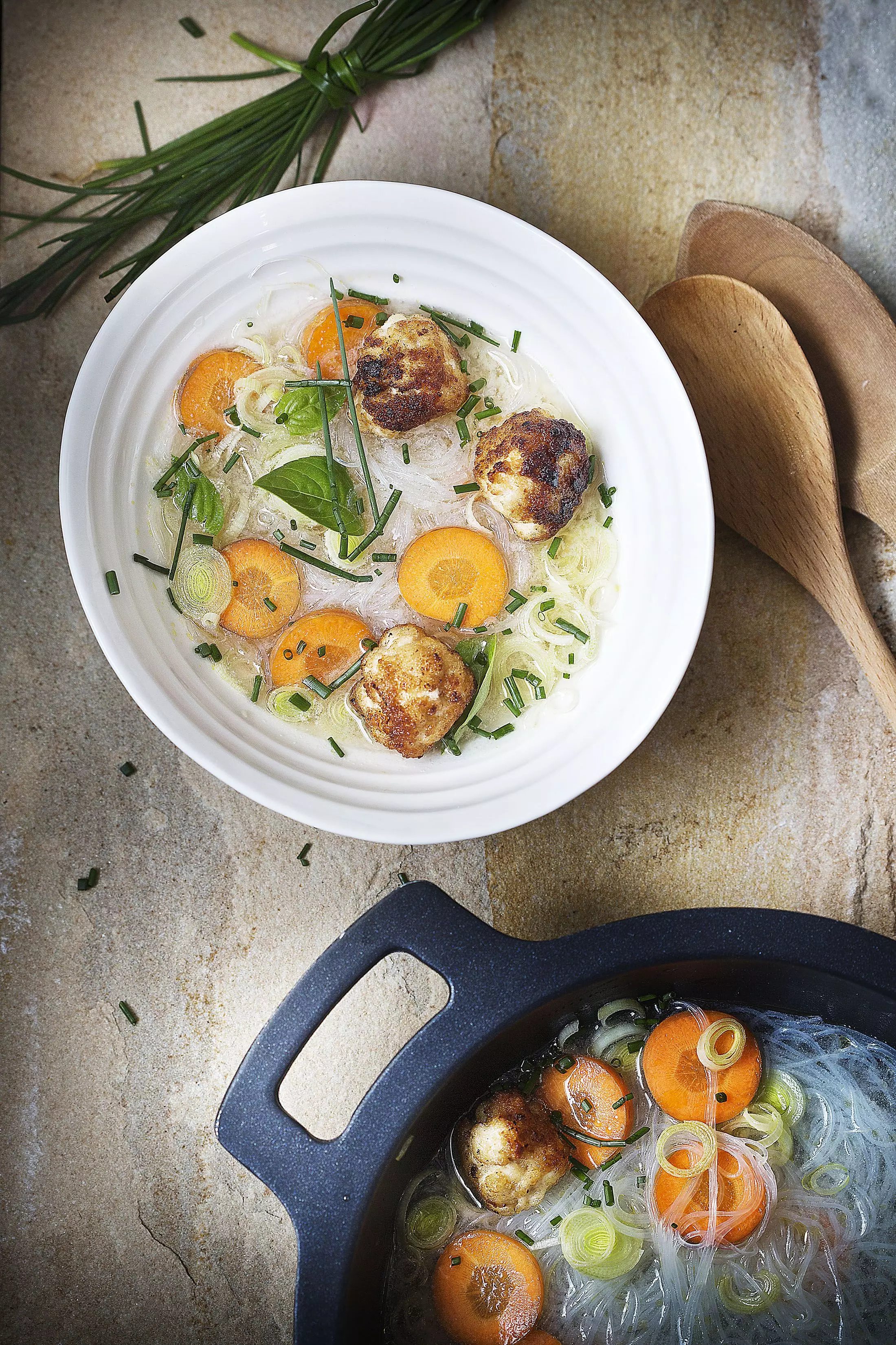 orientalsk suppe med kjøttboller