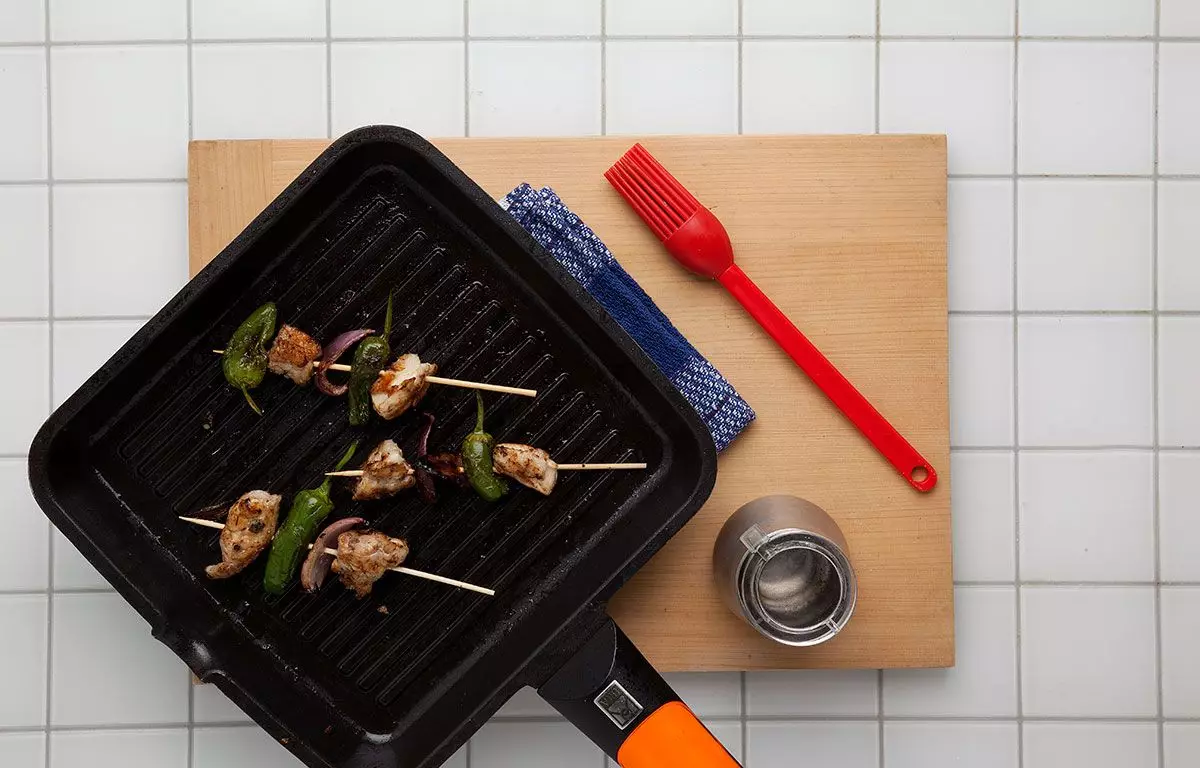 Ensinámosche a preparar, paso a paso, uns riquísimos pinchos de polo