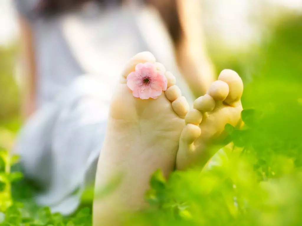 Finger, Skin, People in nature, Nail, Petal, Photography, 特写, Spring, Foot, Peach,