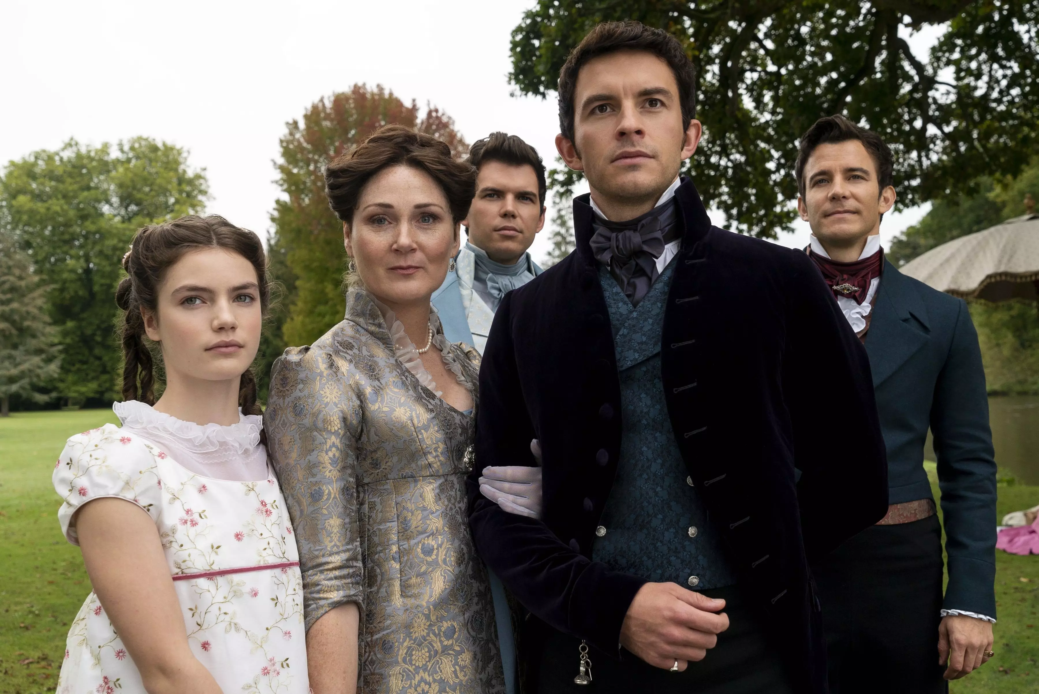 florence emilia farauta as hyacinth bridgerton, ruth gemmell as lady violet bridgerton, Luke newton as colin bridgerton, Jonathan Bailey as Anthony bridgerton, Luke thompson as benedict bridgerton