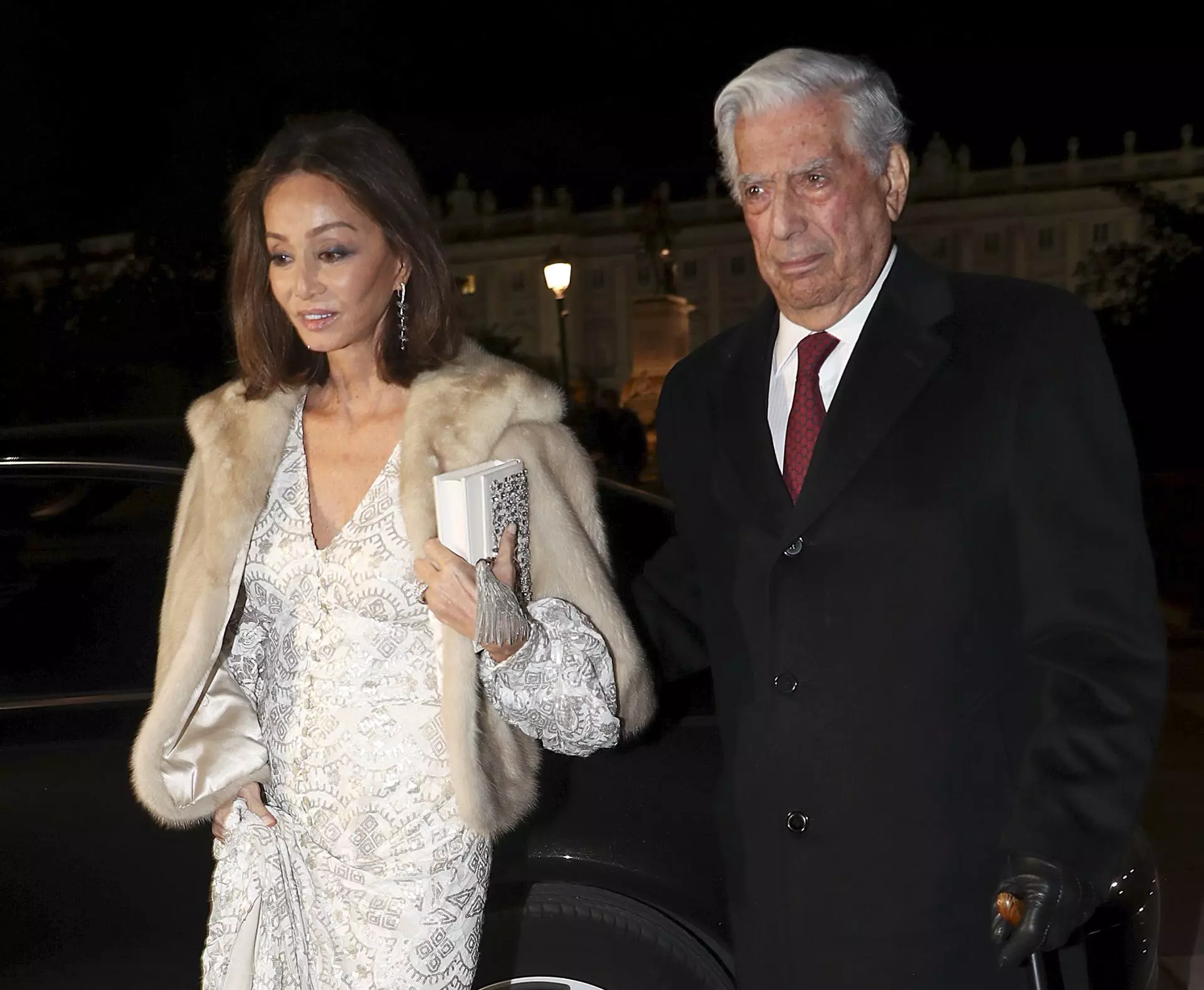 Isabel Preysler اور Carlos Falcó میڈرڈ اوپیرا میں ملتے ہیں۔