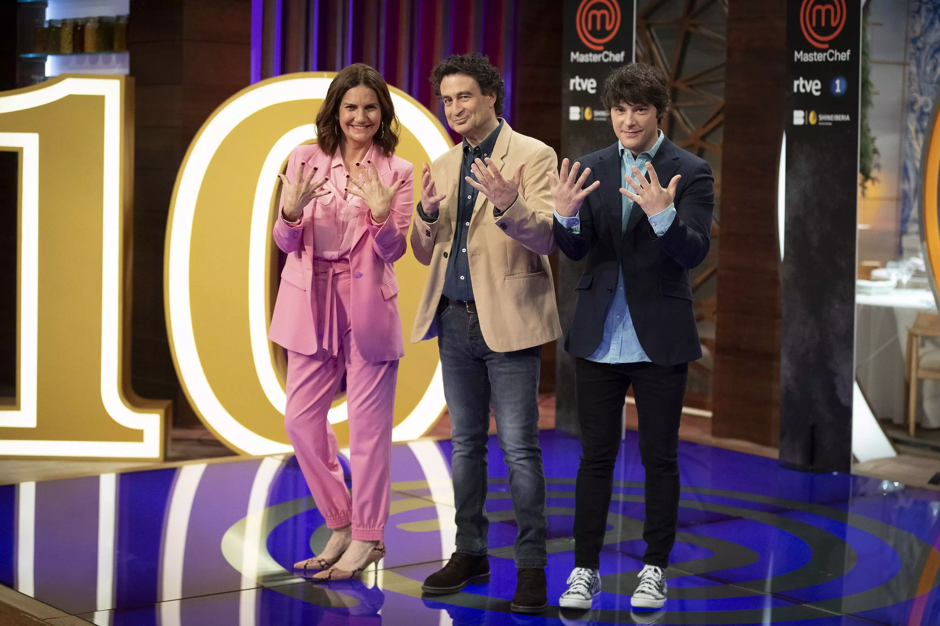 samantha vallejo nagera, jordi cruz i pepe rodrÃguez na foto pozivu za prezentaciju tv showa masterchef sezona 10 u madridu u četvrtak, 7. travnja 2022.