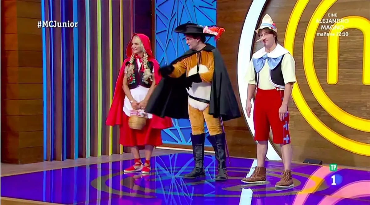 jury costumed