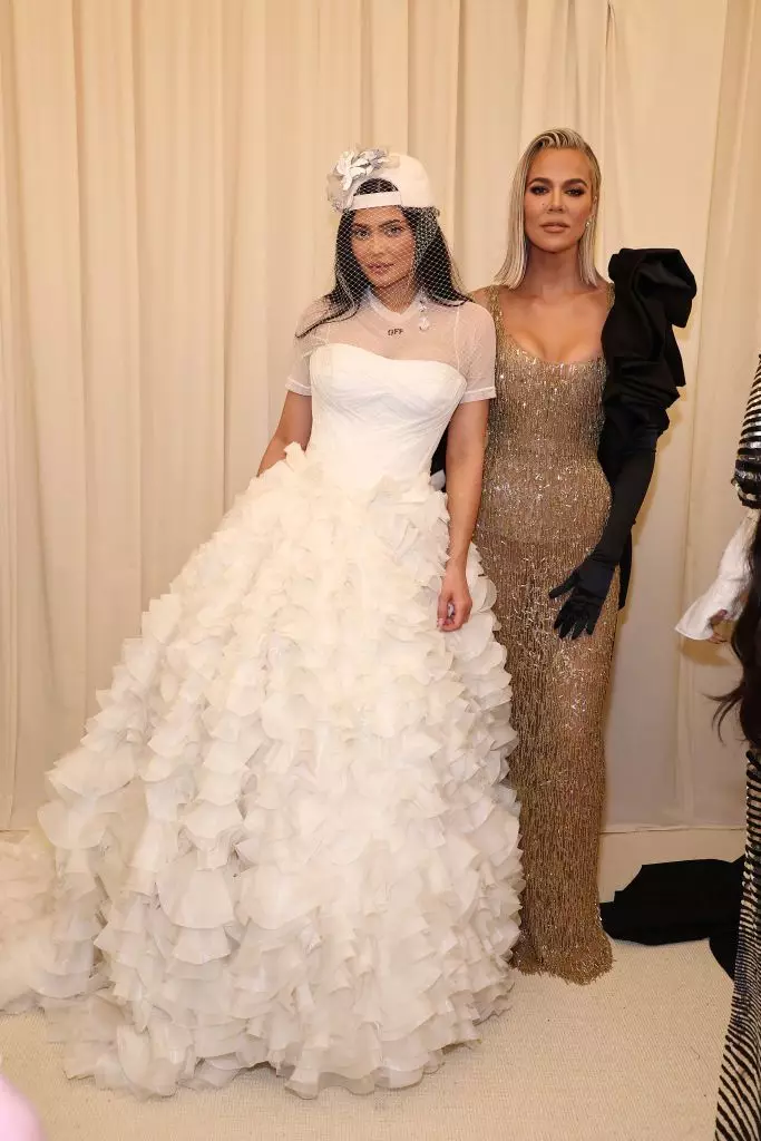 kylie jenner a khloé kardashian na fotke z gala 2022