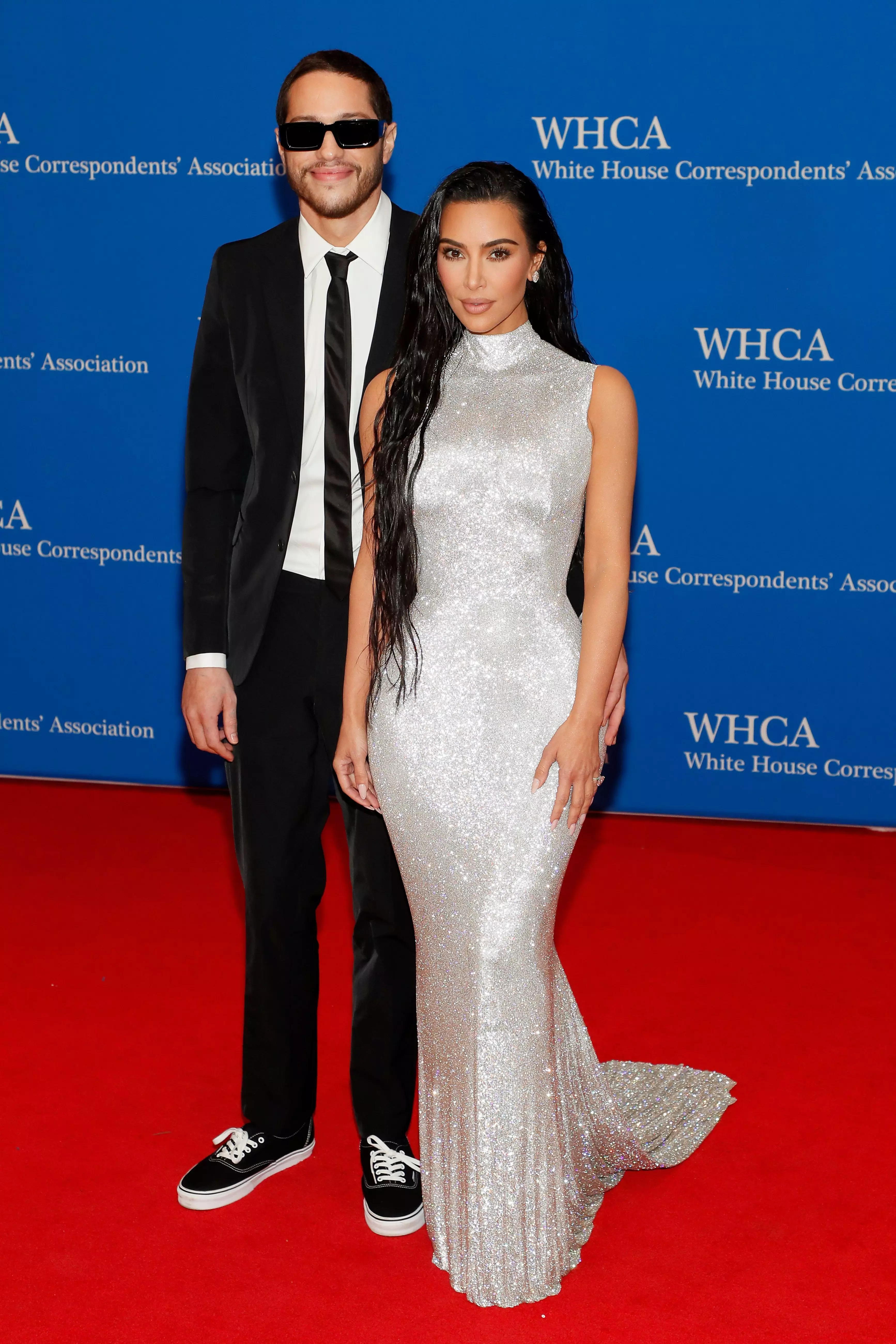 Kim Kardashian a Pete davidson spolu poprvé pózují na červeném koberci