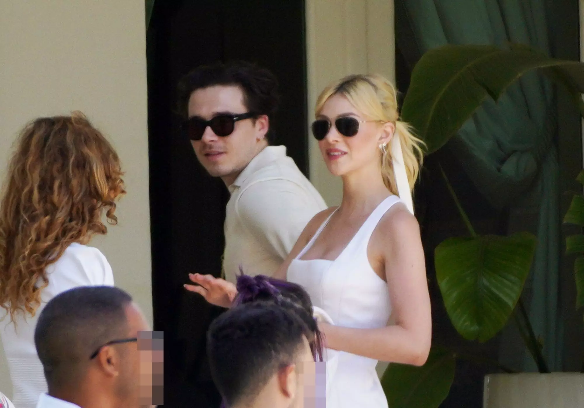 Brooklyn Beckham och Nicola Peltz ses som nygifta