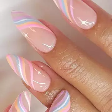 Awọn imọran eekanna 5 pẹlu awọn igbi: manicure ooru ti o tutu julọ