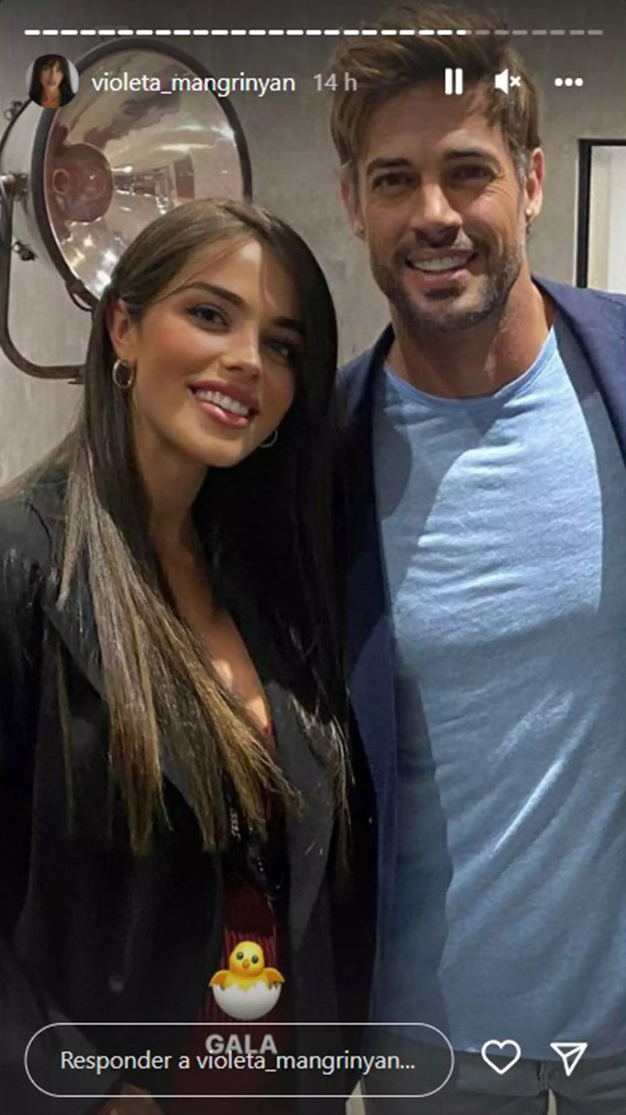 U-Violet Mangriñán ungena esidulini ukuze abone u-William Levy