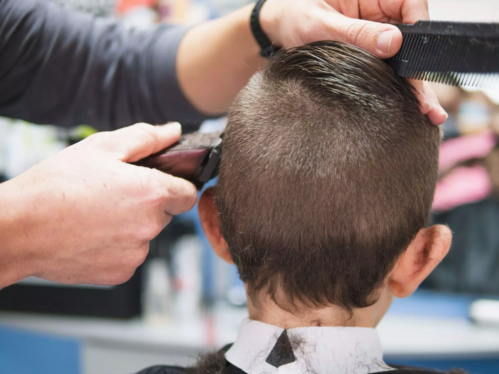 pagputol sa buhok sa bata gamit ang gunting