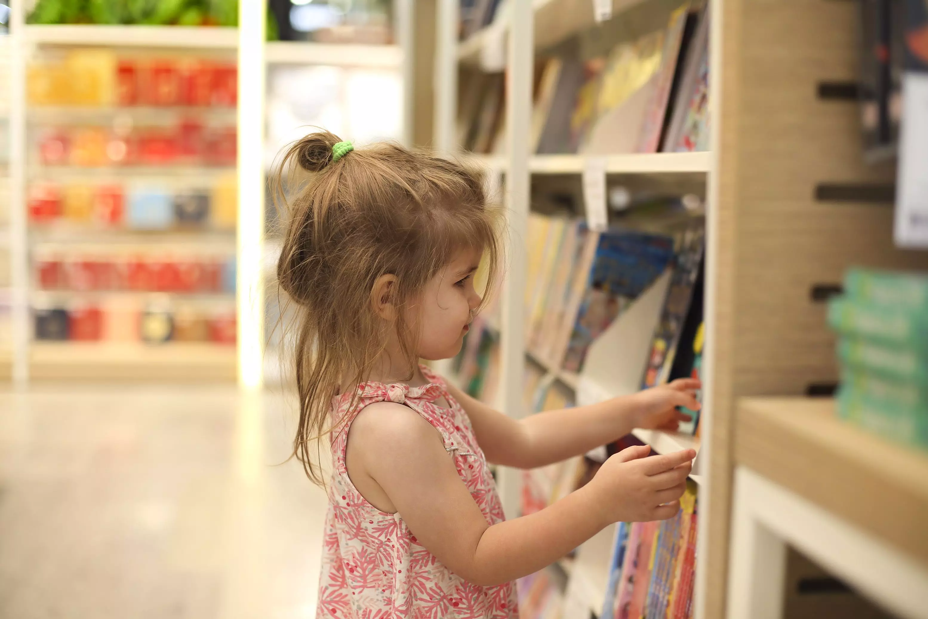 Hvis du leter etter en barnebokhandel i Sevilla som har utallige bøker for barn i alle aldre og som også har pedagogiske leker, må du ta turen innom Hopscotch Childhood