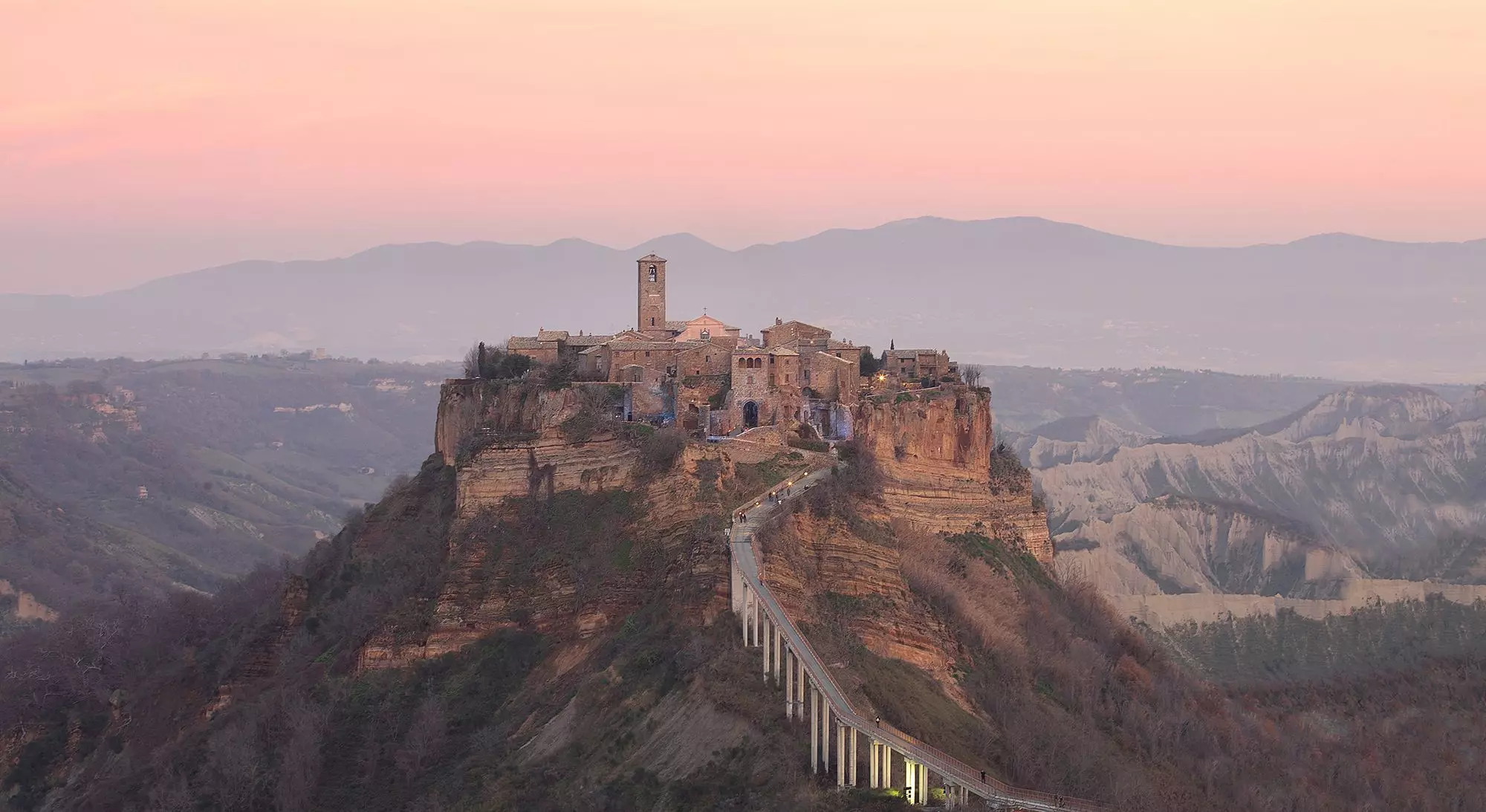 ថ្ងៃលិចនៅ Bagnoregio