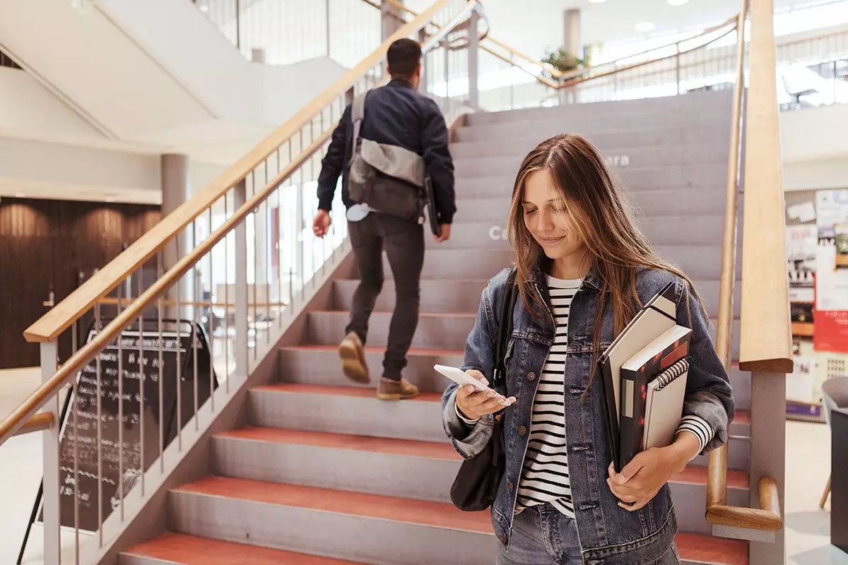 Healthy life, Mobile phone use in classrooms