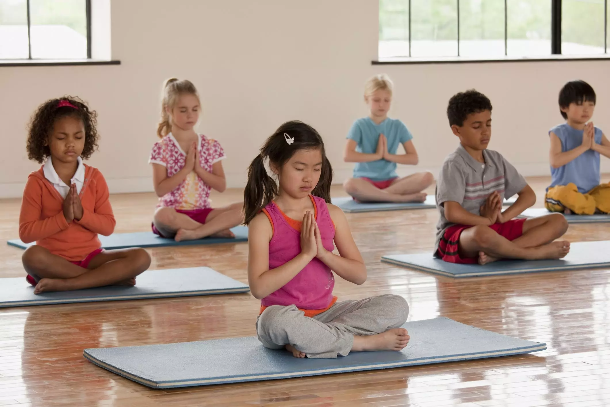 Çocuklar için bu yoga merkezi, barcelona Montjuic'te, doğayla çevrili sakin bir yerdedir.