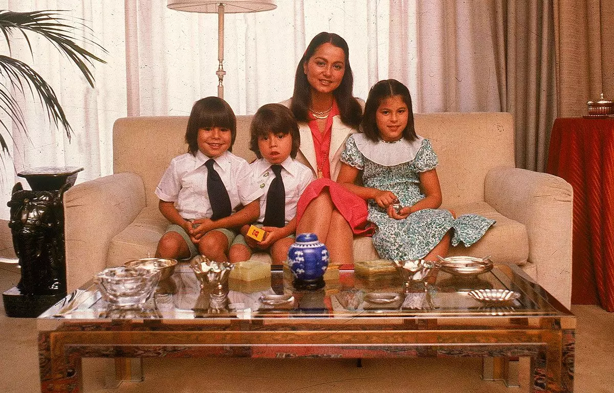 Isabel Preysler sa svojom najstarijom djecom Chabelíjem, Enriqueom i Juliom Joséom
