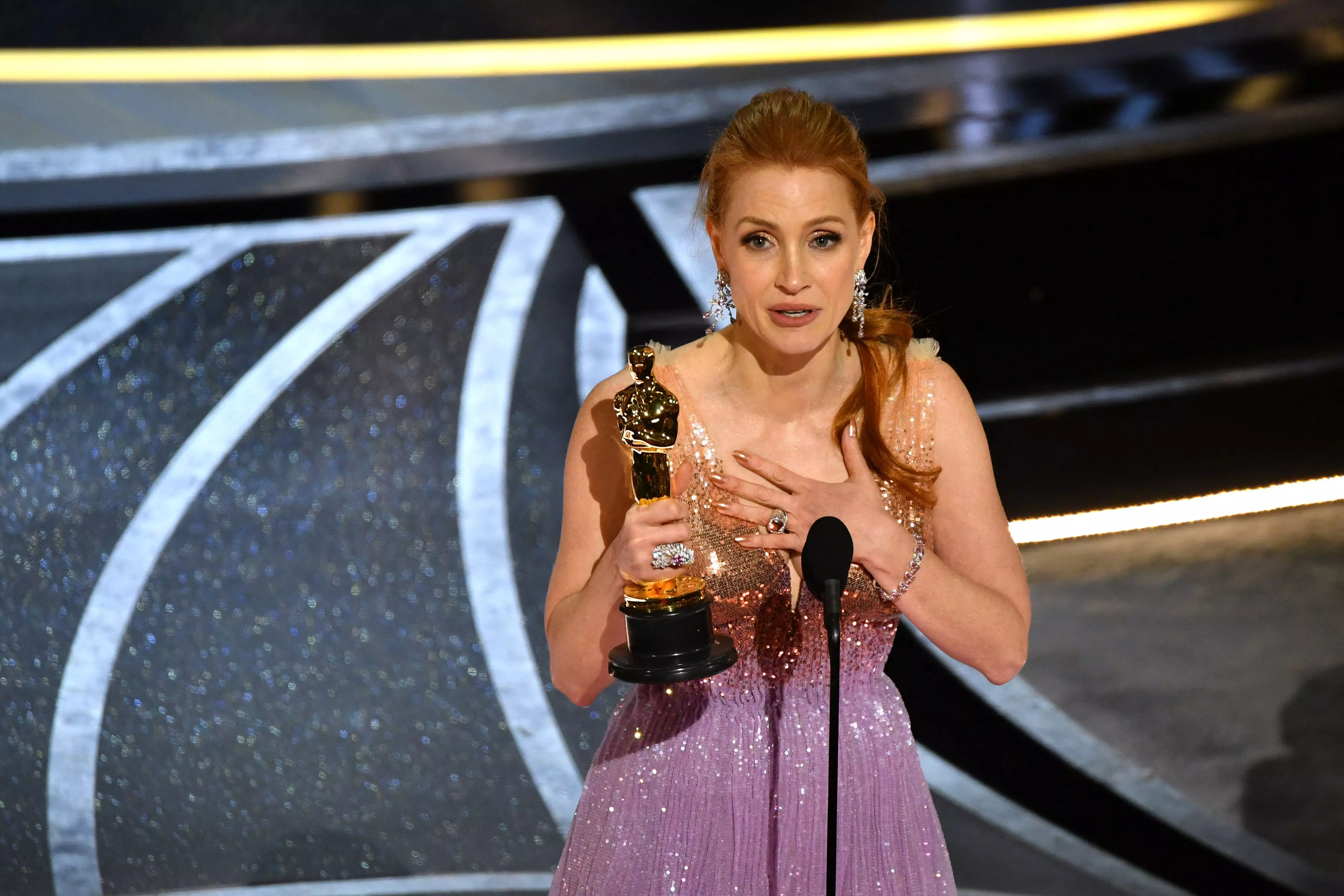 Jessica Chastain dengan Oscarnya