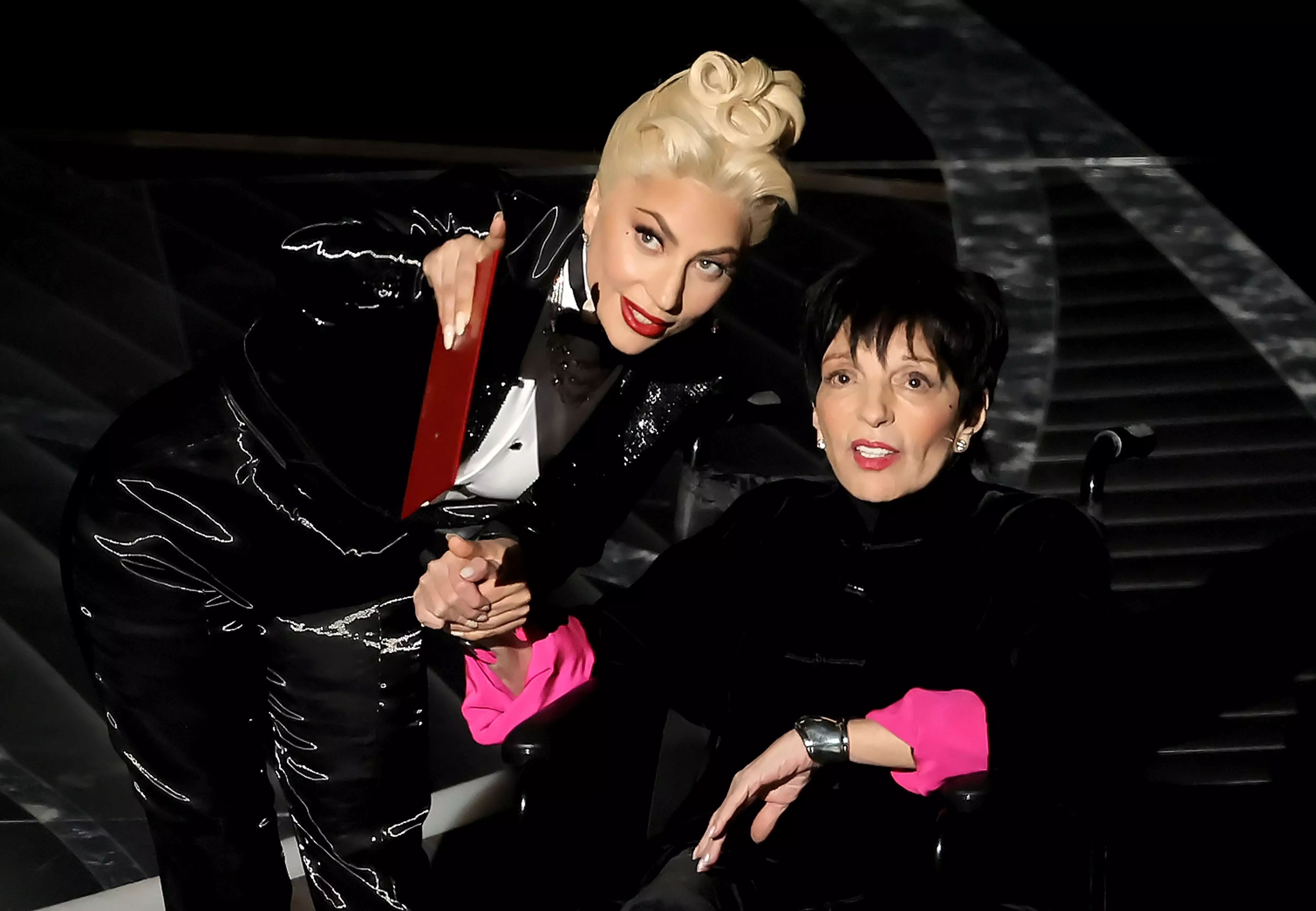 Lady Gaga ir Liza Minnelli 2022 m. „Oskaruose“.