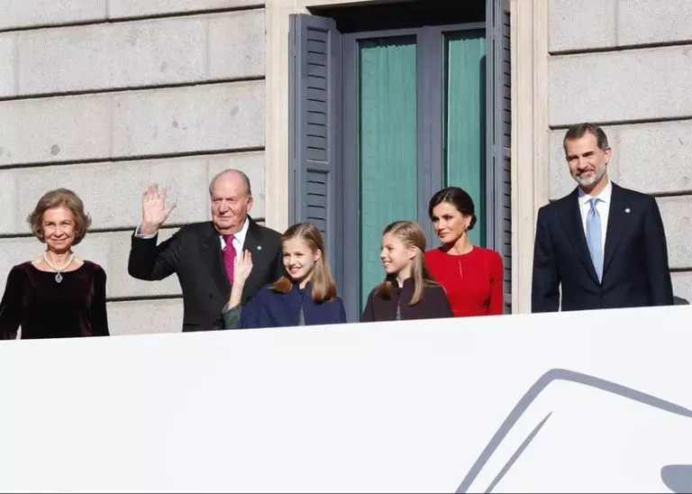 40. gadadienas konstitūcija, Kings, Infanta Sofia, princese Leonora, karaliene Letīcija, karaliene Sofija, karalis Felipe, karalis Huans Karloss