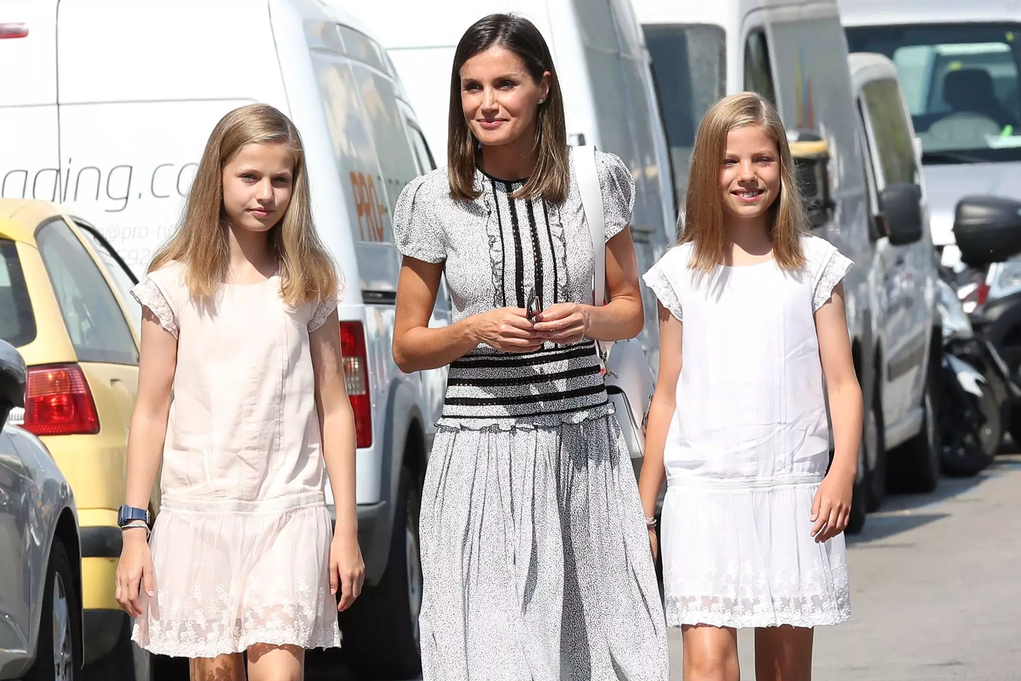 Na última xornada da Copa do Rei de Vela, Felipe VI recibiu a visita da súa muller, a raíña Letizia, e das súas dúas fillas, a princesa Leonor e a infanta Sofía. Este sábado o rei entregará as Copas.