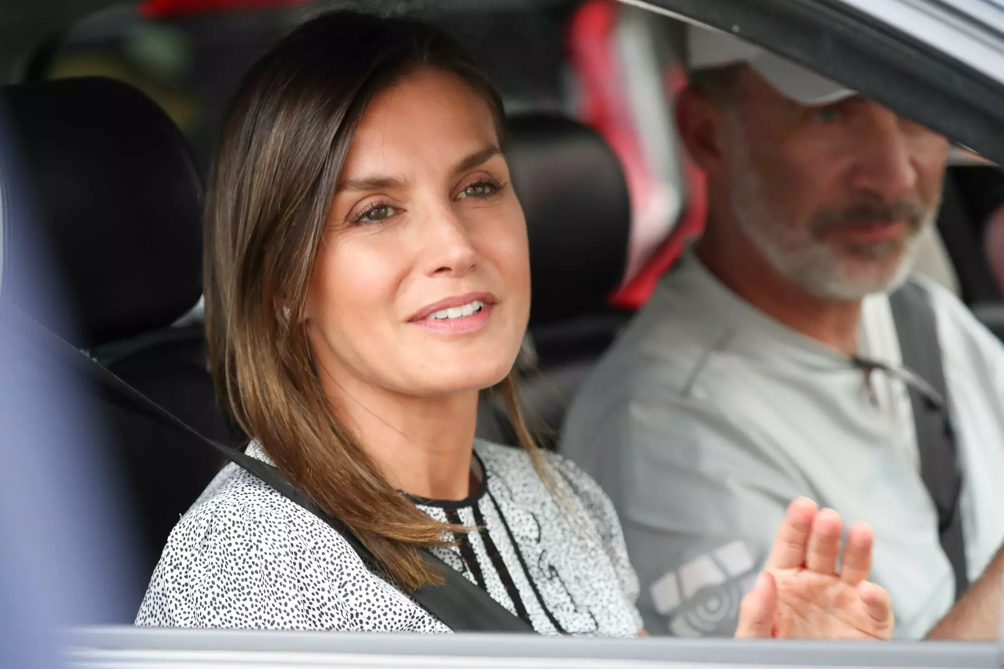 Ar an lá deiridh den Copa del Rey de Vela, fuair Felipe VI cuairt gan choinne óna bhean chéile, an Bhanríon Letizia, agus a mbeirt iníonacha, an Banphrionsa Leonor agus Infanta Sofía.