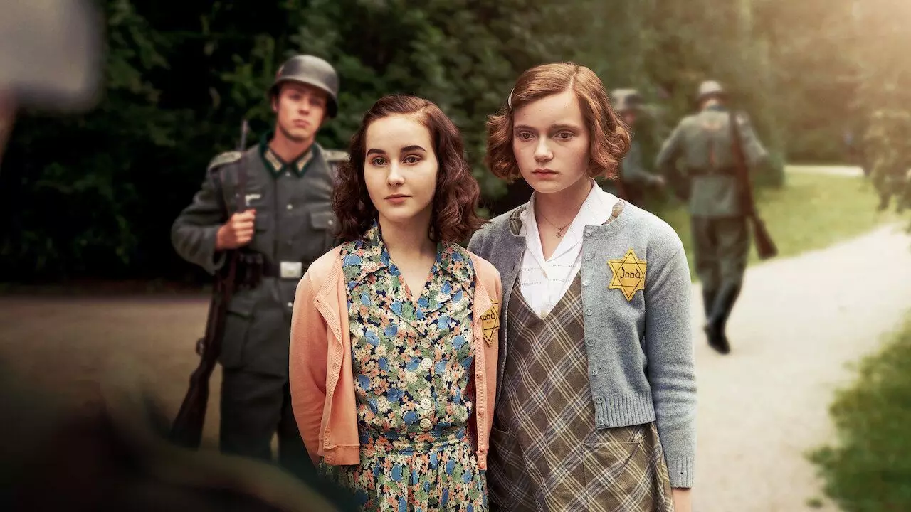 aiko beemsterboer และ josephine arendsen ใน a scene from my great friend anne frank