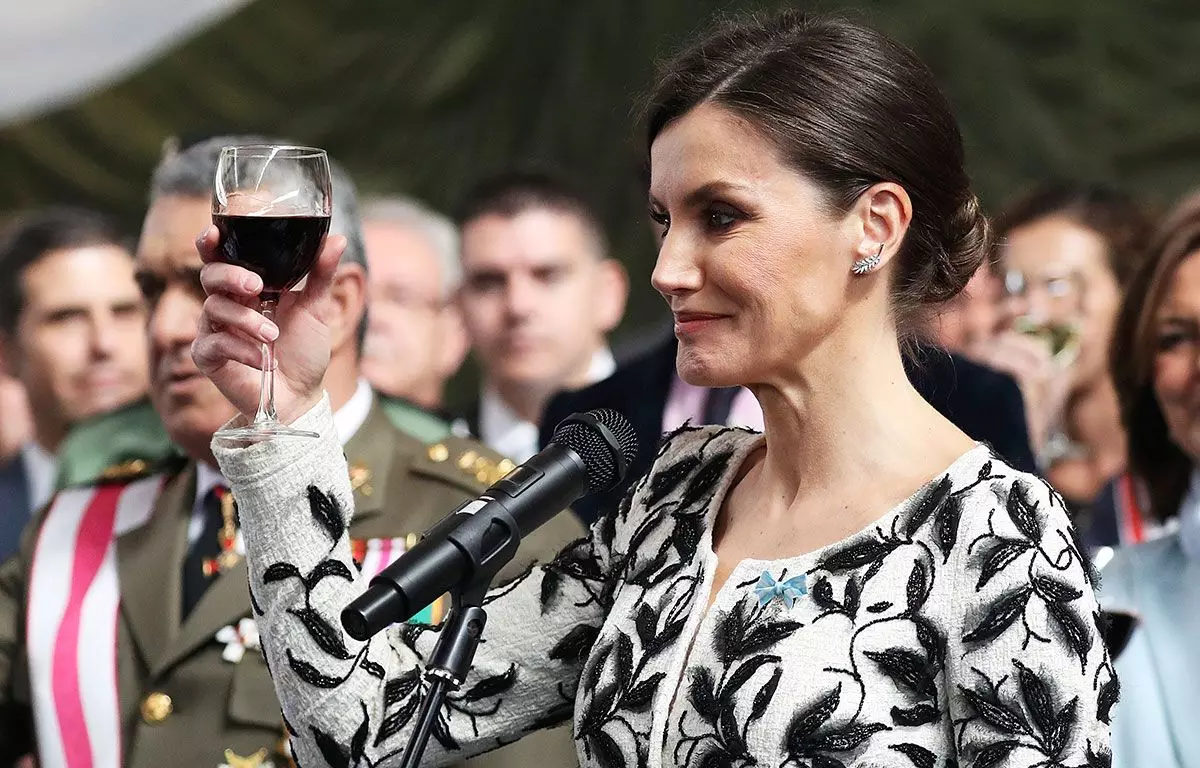 Huwa għandu 46 sena, iżda wiċċu jidher dejjem iżgħar u ma jkunx hemm qatra xaħam fuq ġismu. Skopri kif jitħarreġ, fiex tikkonsisti d-dieta tiegħu u x'inhuma l-irtokkijiet estetiċi tiegħu.