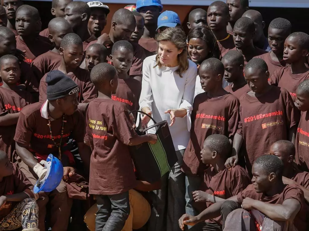 Poj huab tais Letizia hauv Senegal