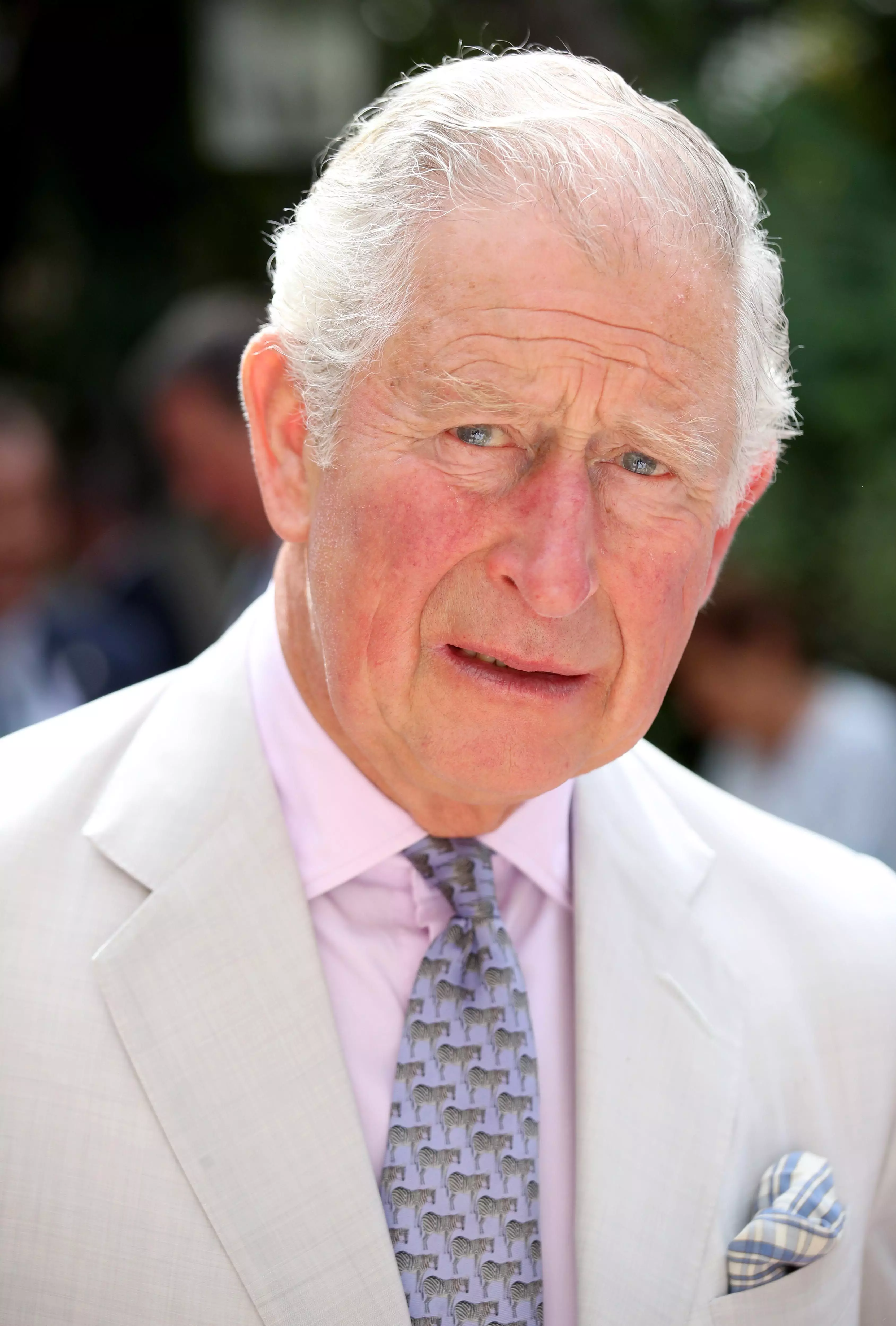 Prince Charles na pueina i le suti