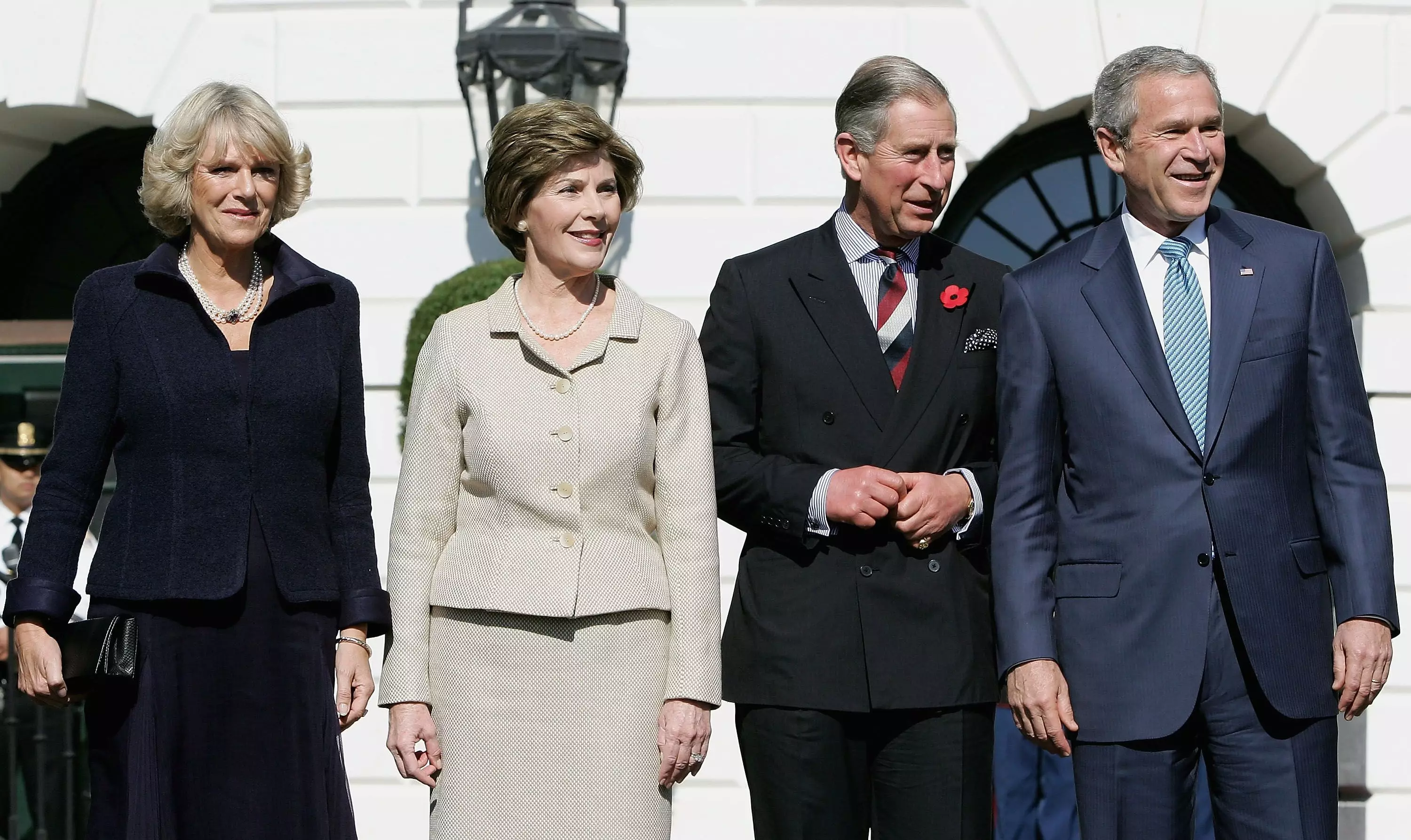 Prince Charles ma Camilla Parker i le taimi o se asiasiga i le fale paʻepaʻe