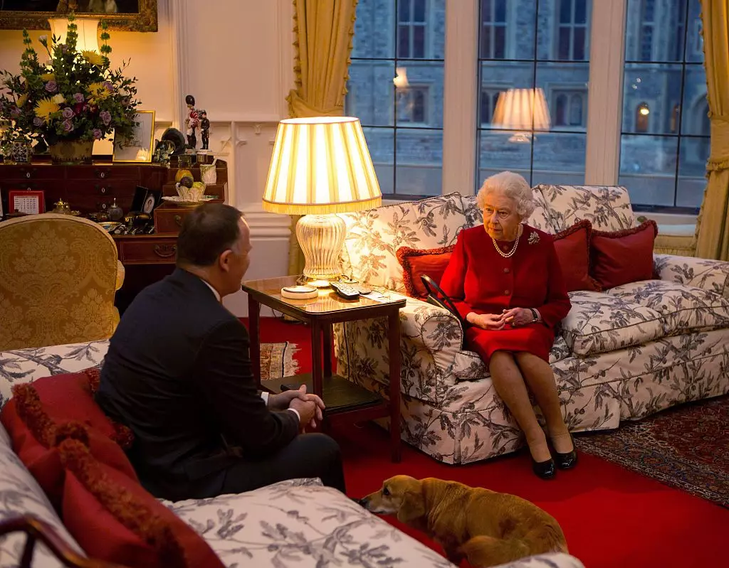 elizabeth ii s novozélandským premiérem Johnem Keyem 2015 ellees