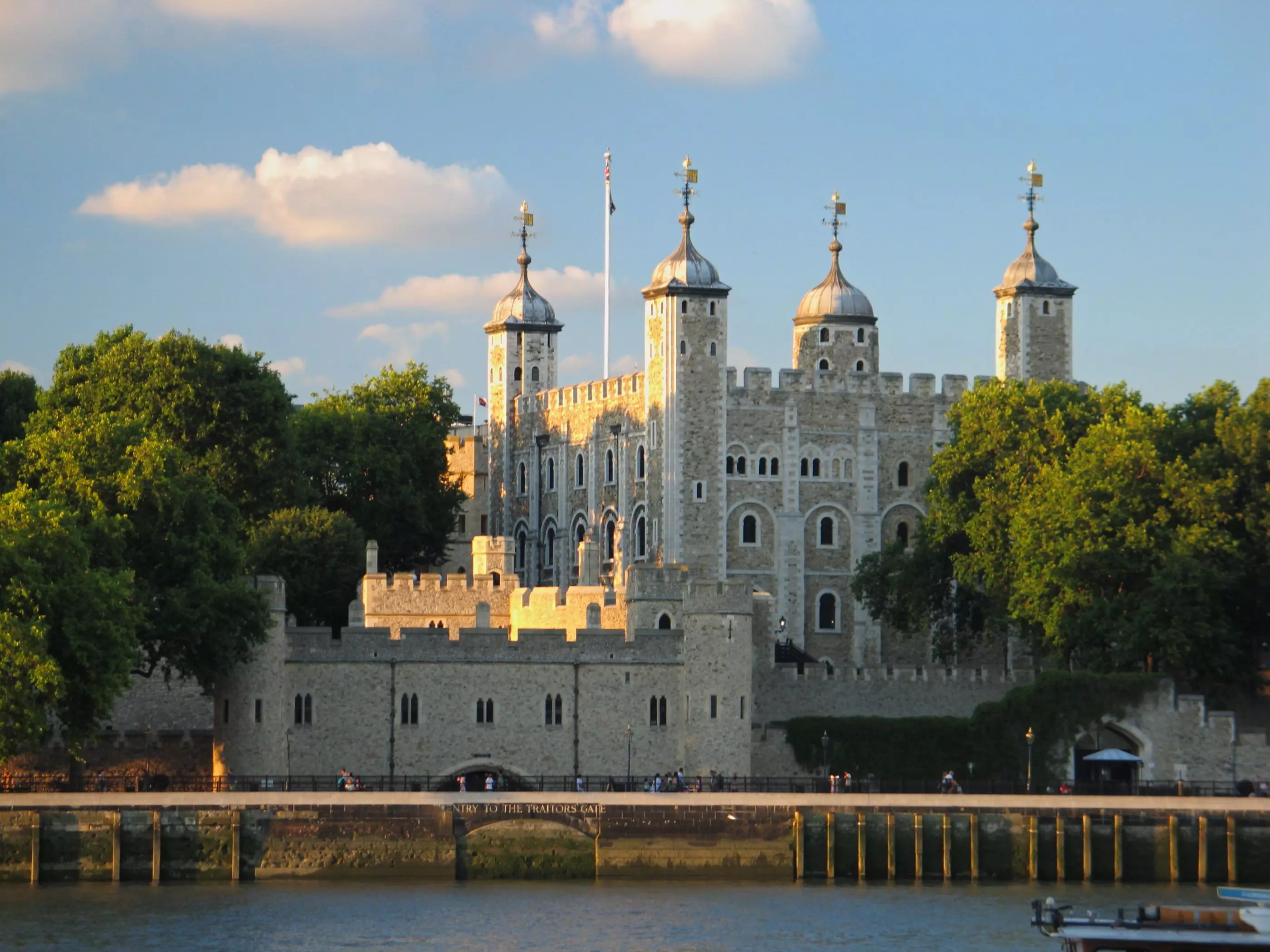 gün batımında londra kulesi ellees