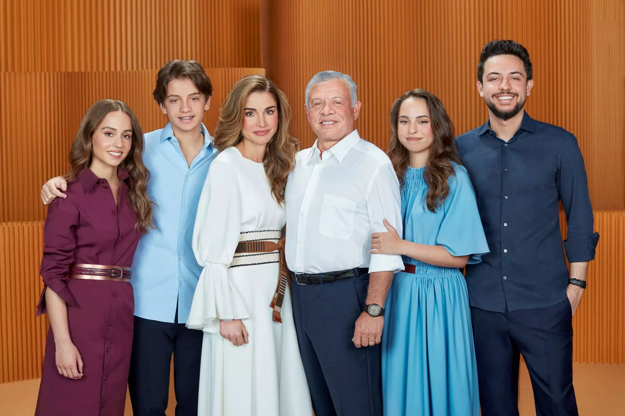 Abdul·là i rània de jordània han escollit un retrat de família, amb els seus quatre fills, per enviar els seus millors desitjos