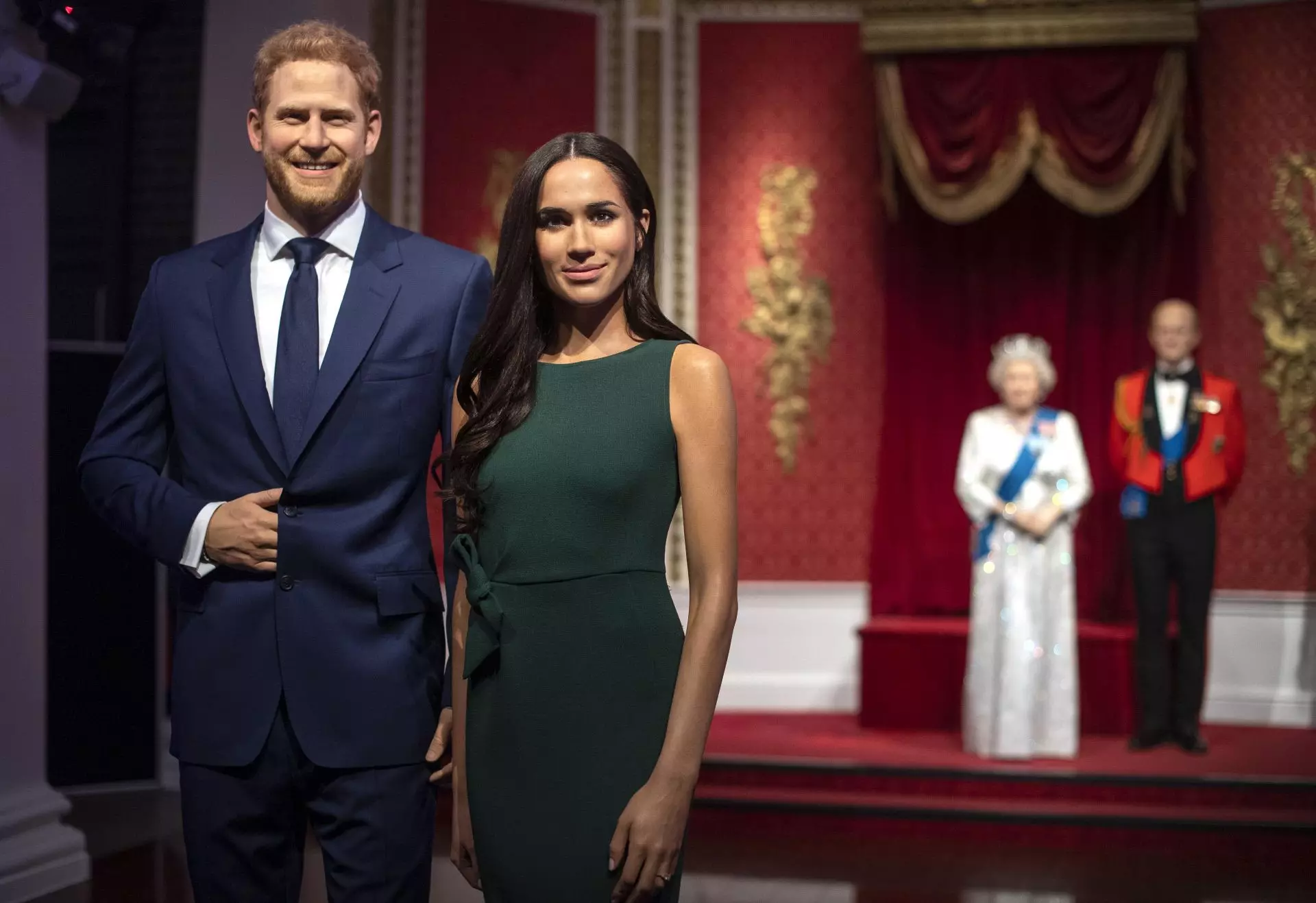 ព្រះអង្គម្ចាស់ Harry និង Meghan Markle ត្រូវបានបណ្តេញចេញពី 'គ្រួសាររាជវង្សក្រមួន'