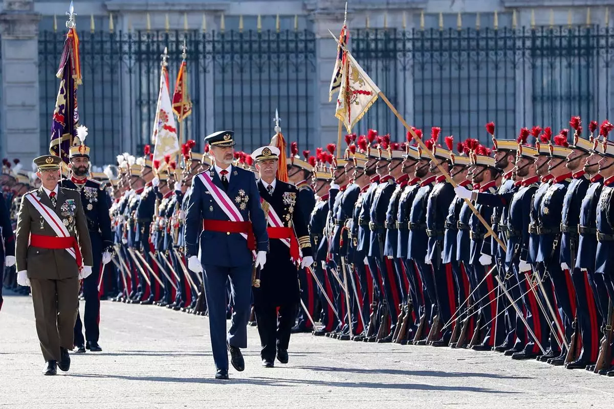 *LES ROIS D'ESPAGNE DANS LA PÂQUE MILITAIRE