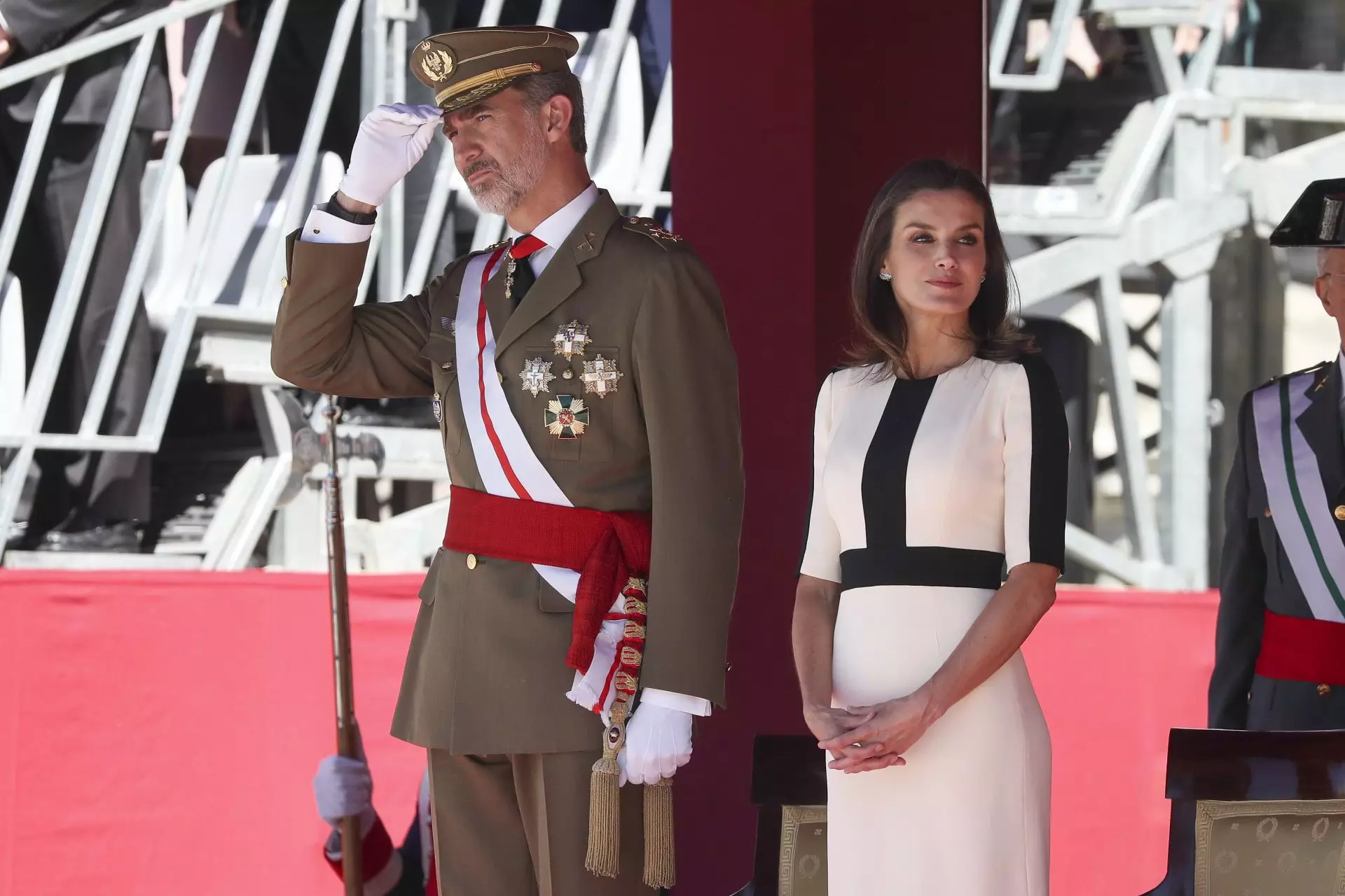 Reĝino Letizia omaĝo Civil Guard